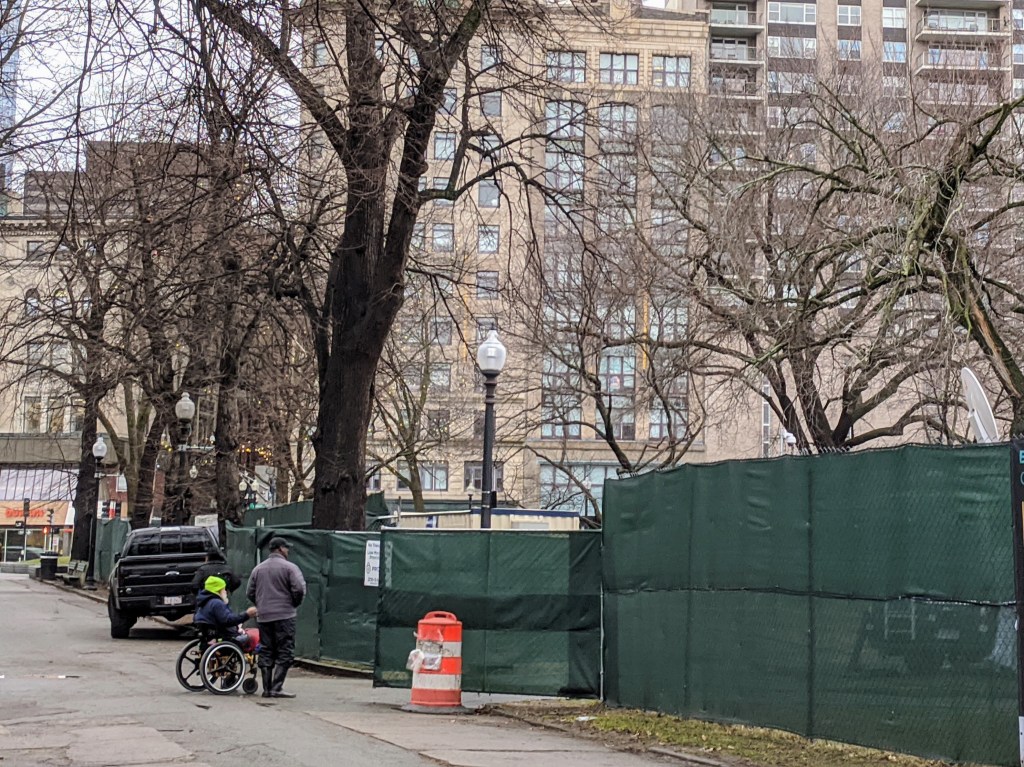 The Embrace Statue honoring Dr. Martin Luther King, Jr. and Coretta ...