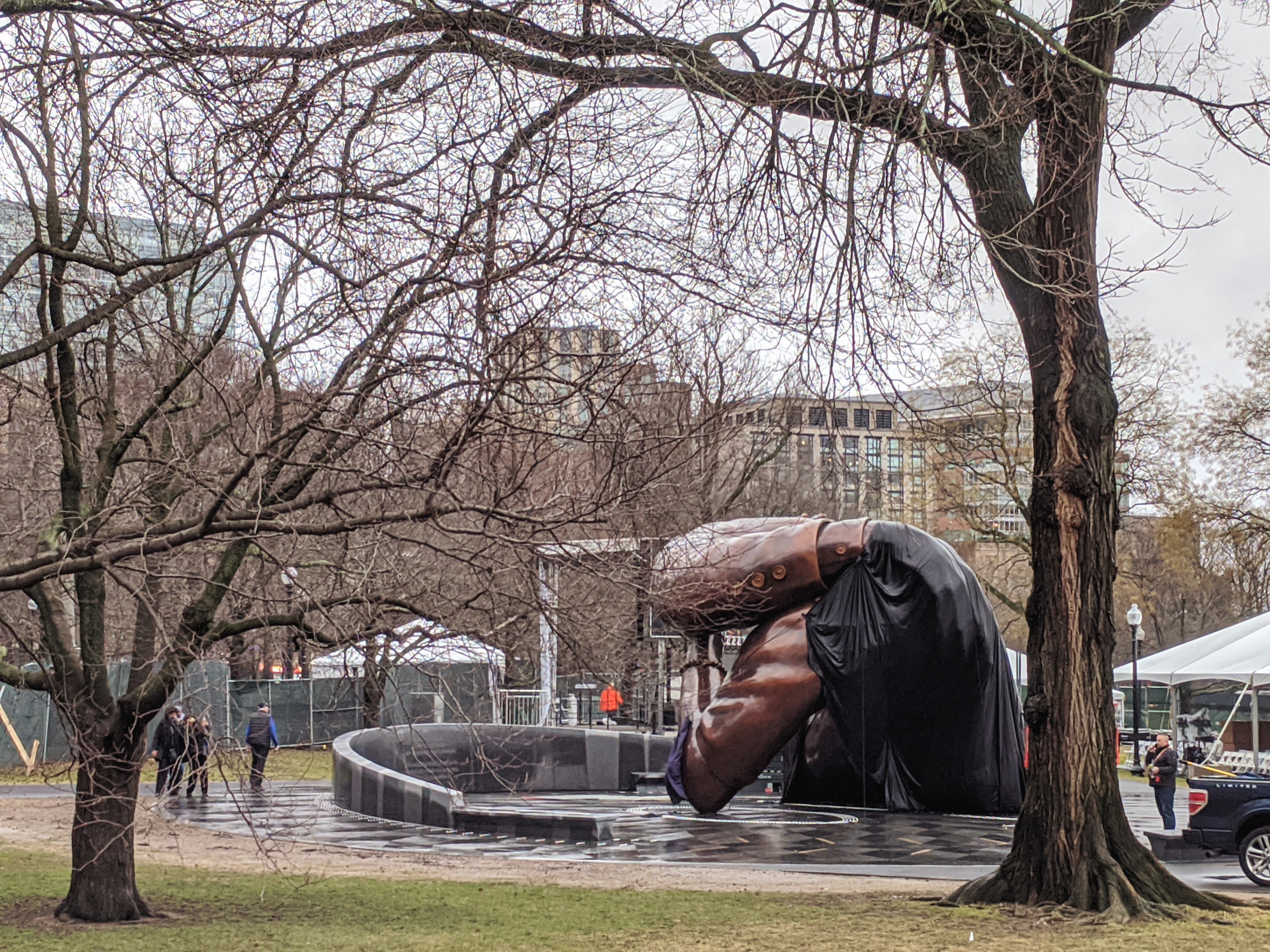 The Embrace Statue honoring Dr. Martin Luther King, Jr. and Coretta ...