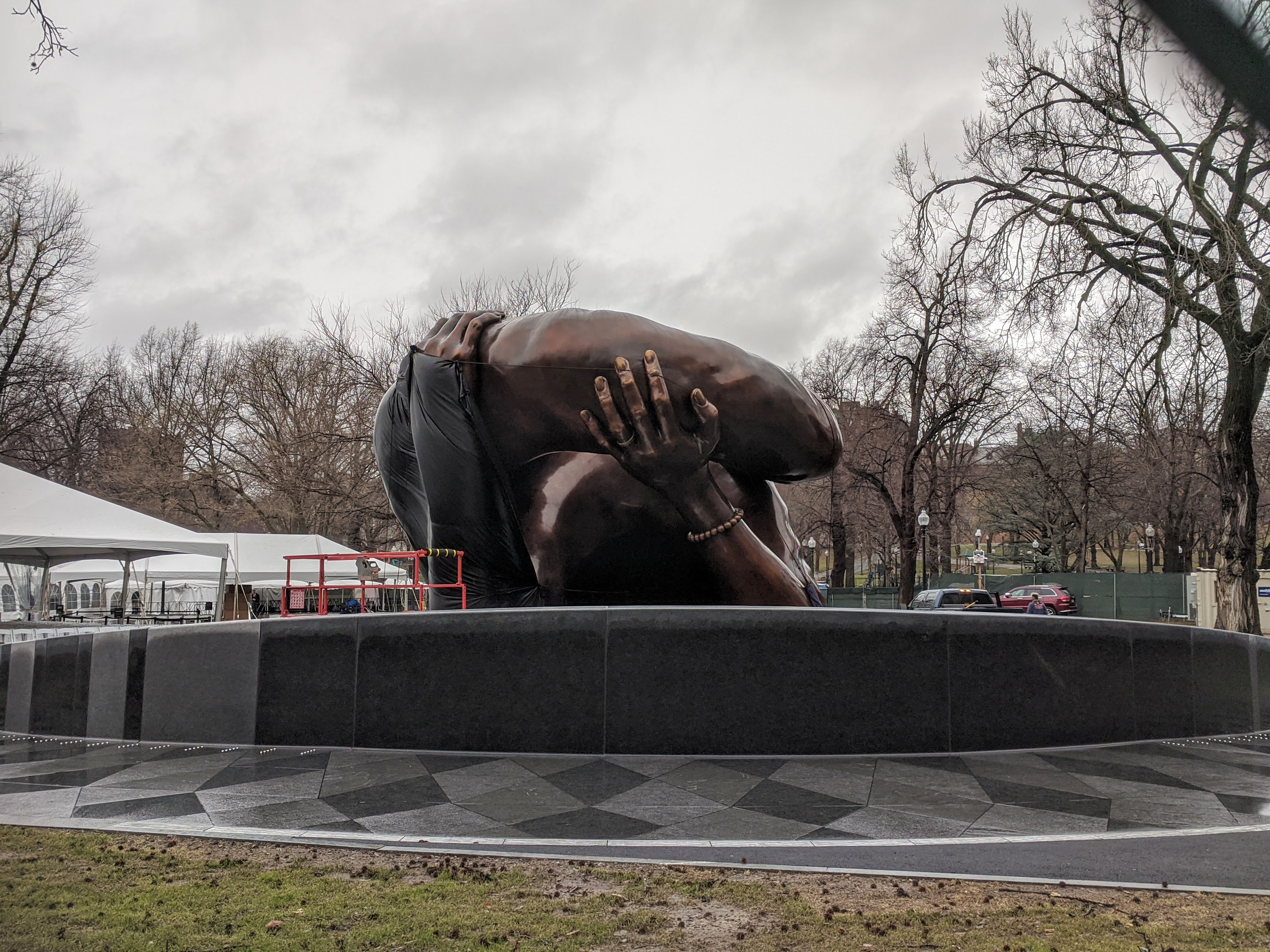 The Embrace Statue honoring Dr. Martin Luther King, Jr. and Coretta ...
