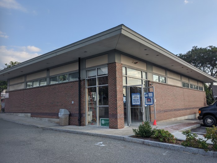 Chase branch coming to Walgreens Plaza where Papa Gino’s shuttered # ...