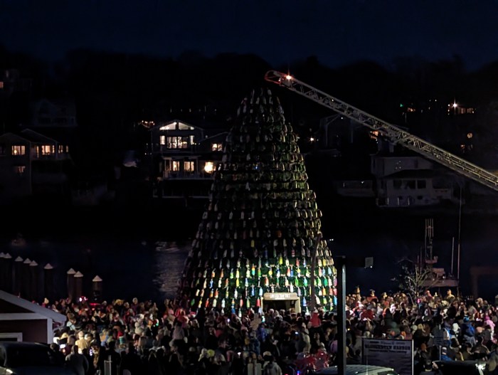 The Gloucester Lobster Trap Tree is lit! See the countdown…# ...