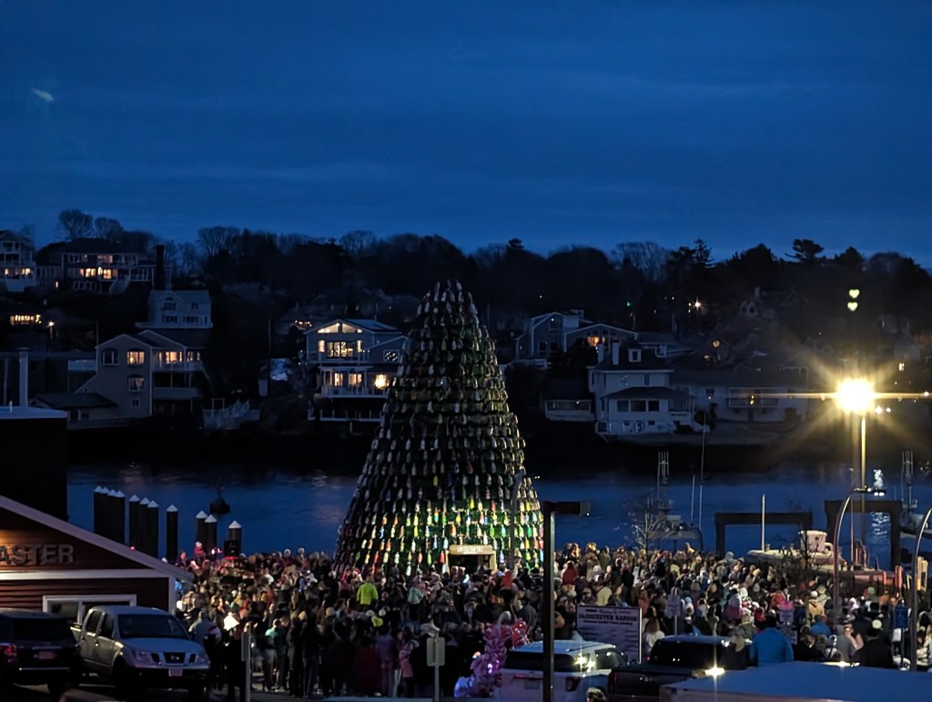 The Gloucester Lobster Trap Tree is lit! See the countdown…# ...
