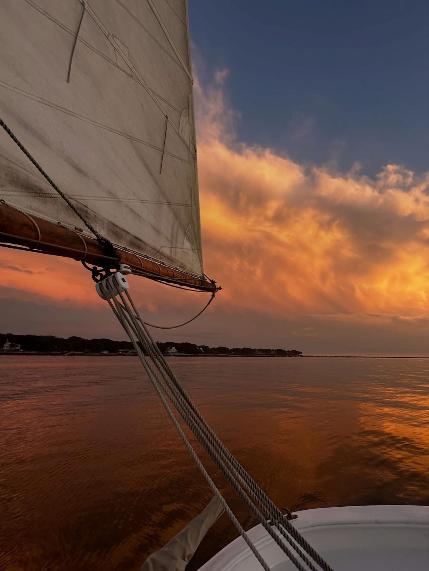 Fall sailing is here on the Lannon – 🍂 crisp air, golden skies, and 25% ...
