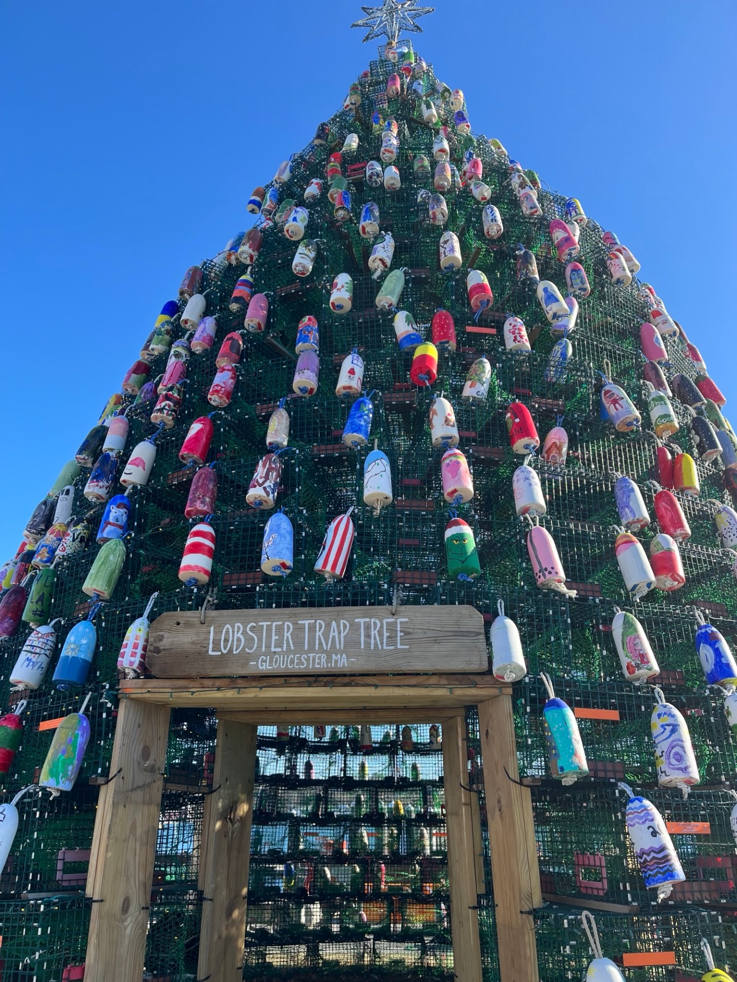 Nice to see these gorgeous buoys in the daylight. Awsome job kids ...