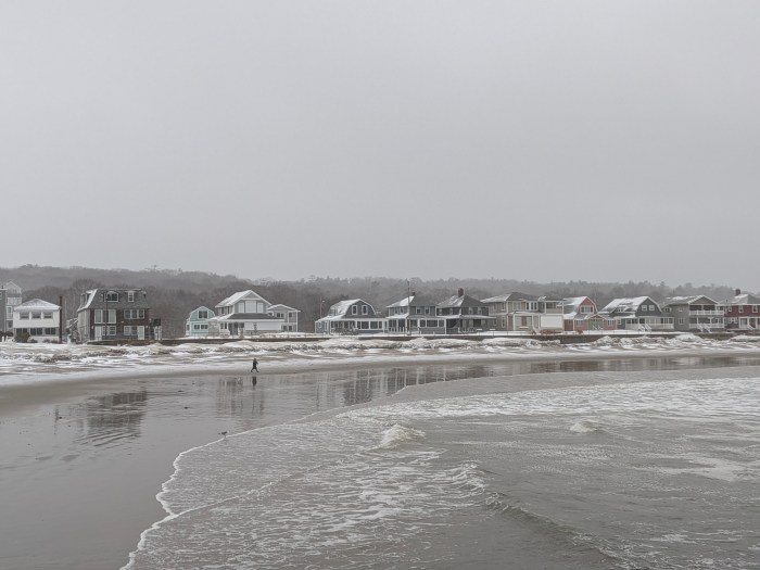 Snowstorm videos photos: Wind swirls heavy snow drifts taller than a ...